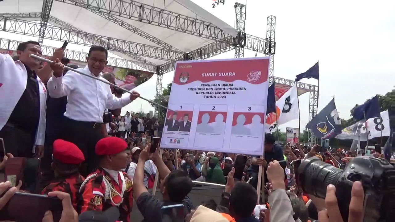 Pengunjung Kampanye Capres 01, Anies Baswedan Kehilangan Sepatu Hingga ... Pengunjung Kampanye Capres 01, Anies Baswedan Kehilangan Sepatu Hingga ...